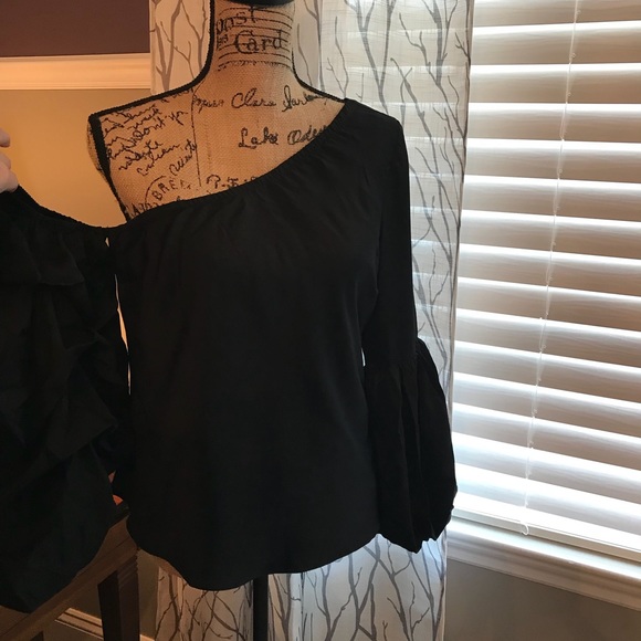 Lulumari | Tops | Lulumari Nwt One Shoulder Top W Side Zip | Poshmark